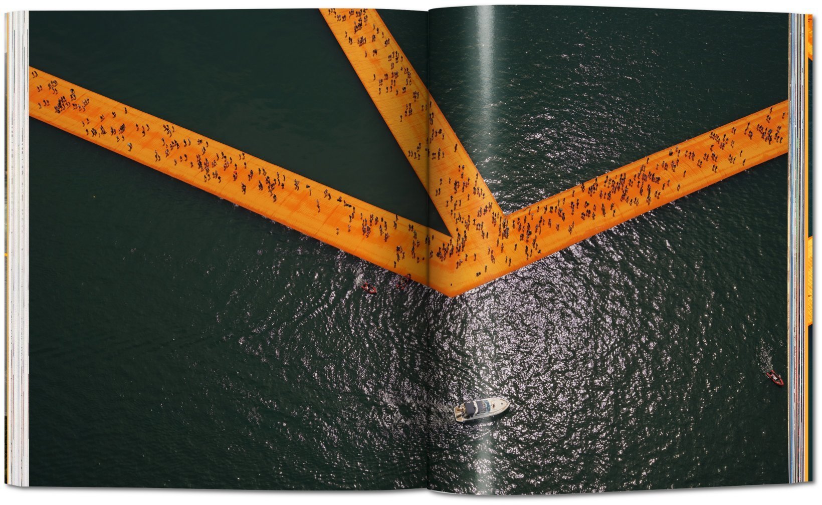 Catalogue Christo and Jeanne-Claude. The Floating Piers | Sculpture Nature